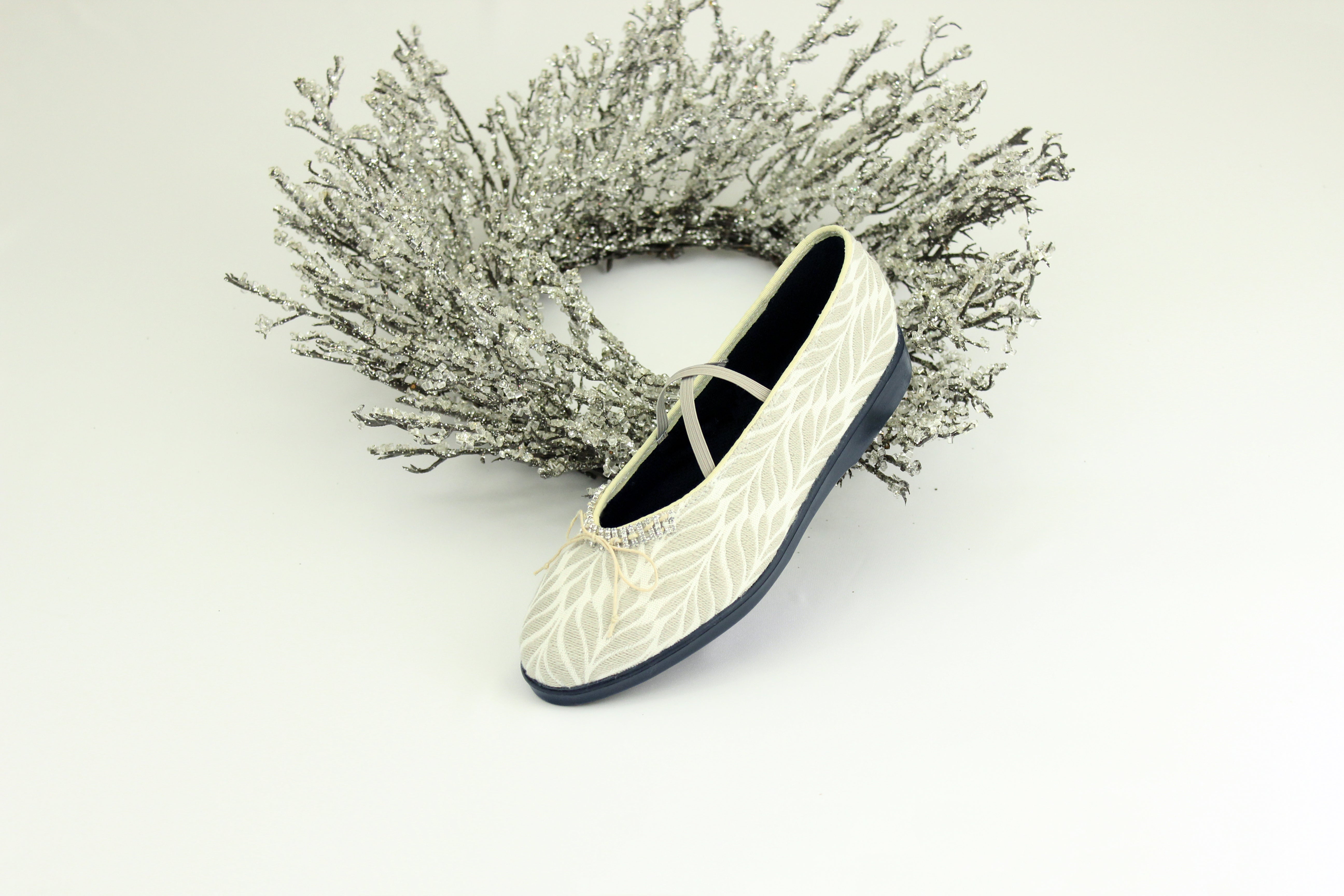 Holiday Dove Rhinestone/Natural Bamboo - Silver – apropos footwear